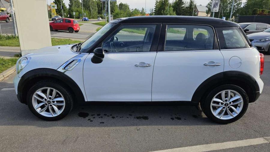 White MINI Countryman 2015 in Vilnius, with an engine capacity of 1.60 L and mileage of 215 thousand km for 4999 €, photo 7 on AUTOMOTO.COM.LV