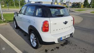 White MINI Countryman 2015 in Vilnius, with an engine capacity of 1.60 L and mileage of 215 thousand km for 4999 €, photo 8 on AUTOMOTO.COM.LV