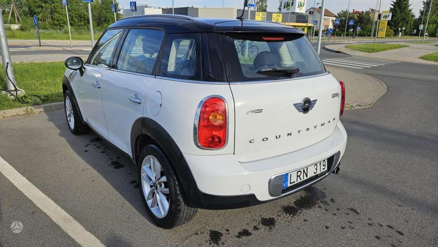 White MINI Countryman 2015 in Vilnius, with an engine capacity of 1.60 L and mileage of 215 thousand km for 4999 €, photo 8 on AUTOMOTO.COM.LV