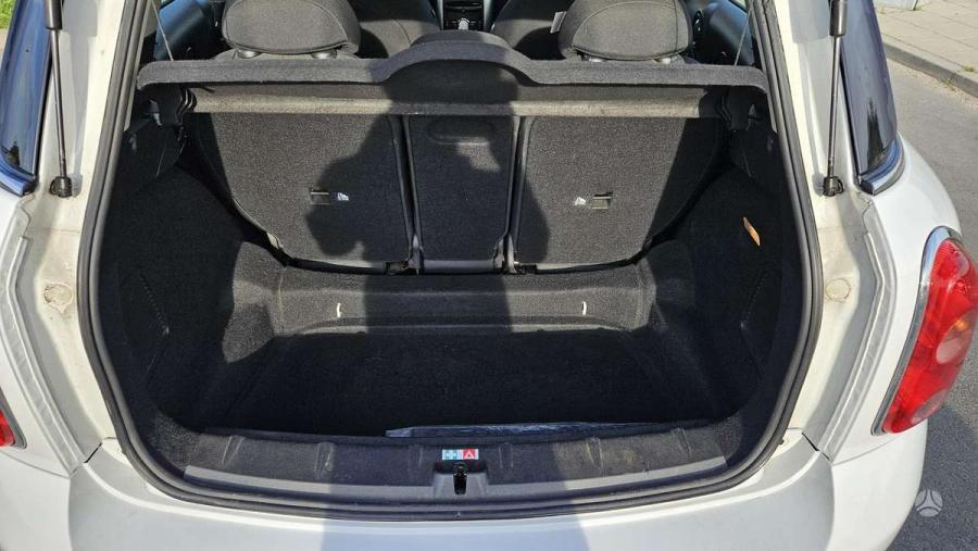 White MINI Countryman 2015 in Vilnius, with an engine capacity of 1.60 L and mileage of 215 thousand km for 4999 €, photo 10 on AUTOMOTO.COM.LV