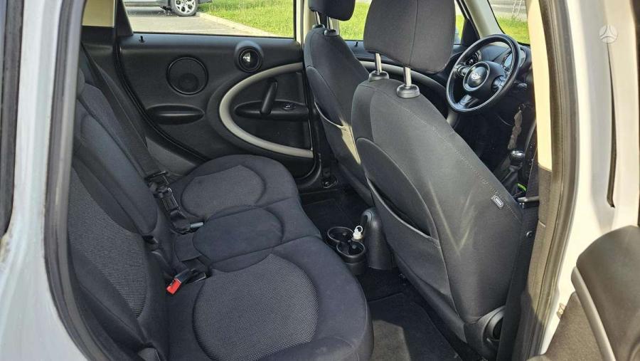 White MINI Countryman 2015 in Vilnius, with an engine capacity of 1.60 L and mileage of 215 thousand km for 4999 €, photo 11 on AUTOMOTO.COM.LV