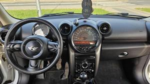 White MINI Countryman 2015 in Vilnius, with an engine capacity of 1.60 L and mileage of 215 thousand km for 4999 €, photo 13 on AUTOMOTO.COM.LV