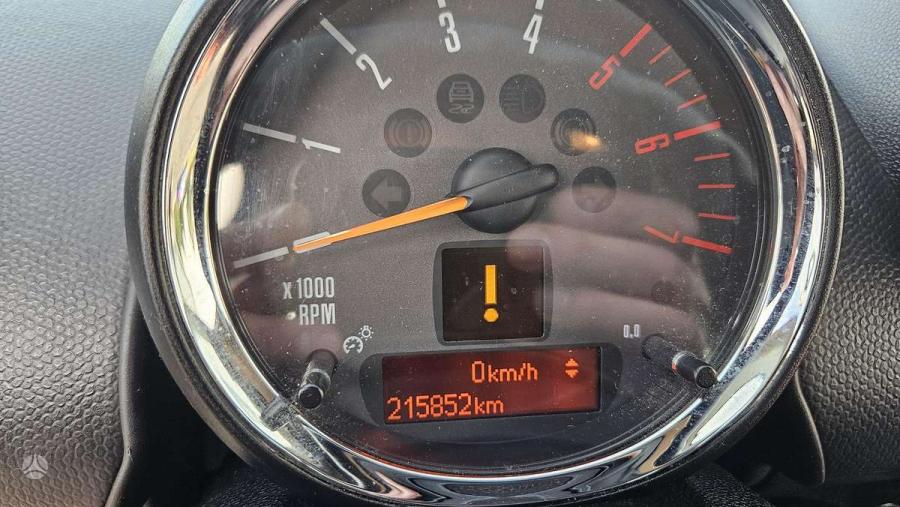 White MINI Countryman 2015 in Vilnius, with an engine capacity of 1.60 L and mileage of 215 thousand km for 4999 €, photo 17 on AUTOMOTO.COM.LV