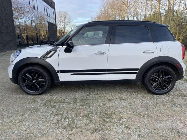 Balts MINI Countryman 2016 Kauņa, ar dzinēja tilpumu 1.60 L un nobraukumu 147 tūkst. km par 9990 €, foto 3 vietnē AUTOMOTO.COM.LV