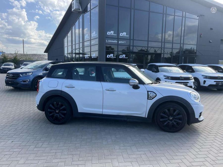 White MINI Countryman 2018 in Taurage, with an engine capacity of 2.00 L and mileage of 300 thousand km for 7600 €, photo 3 on AUTOMOTO.COM.LV