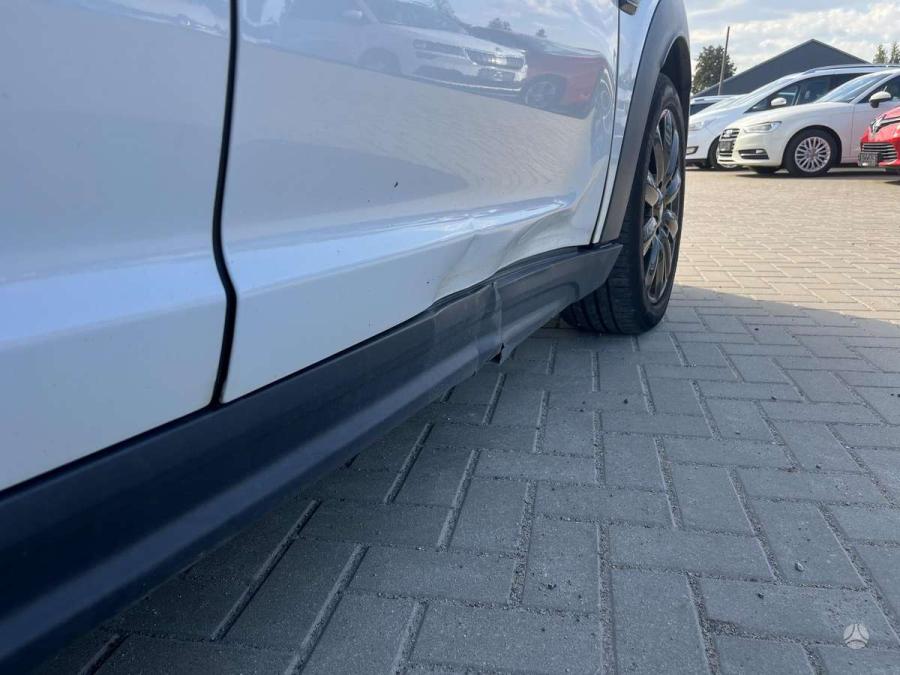 White MINI Countryman 2018 in Taurage, with an engine capacity of 2.00 L and mileage of 300 thousand km for 7600 €, photo 4 on AUTOMOTO.COM.LV