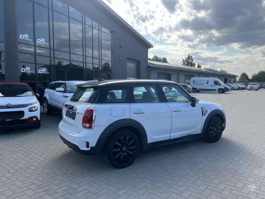 White MINI Countryman 2018 in Taurage, with an engine capacity of 2.00 L and mileage of 300 thousand km for 7600 €, photo 5 on AUTOMOTO.COM.LV