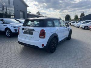 White MINI Countryman 2018 in Taurage, with an engine capacity of 2.00 L and mileage of 300 thousand km for 7600 €, photo 6 on AUTOMOTO.COM.LV