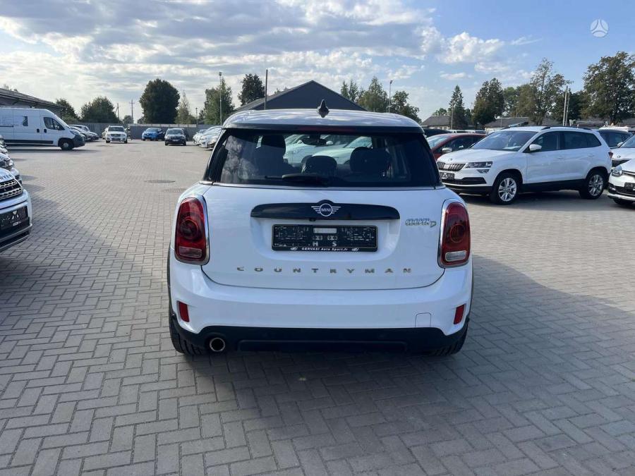 White MINI Countryman 2018 in Taurage, with an engine capacity of 2.00 L and mileage of 300 thousand km for 7600 €, photo 7 on AUTOMOTO.COM.LV