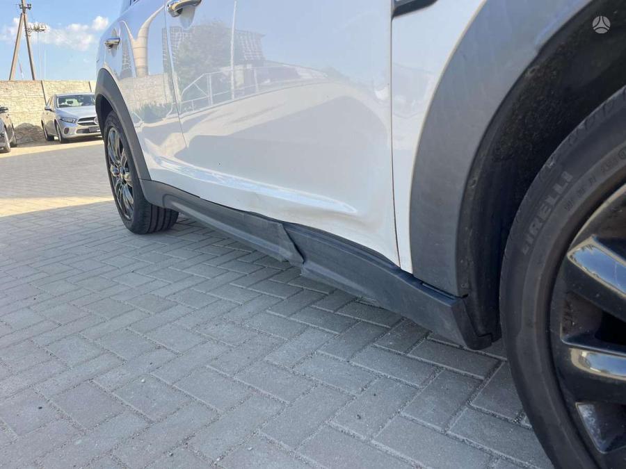 White MINI Countryman 2018 in Taurage, with an engine capacity of 2.00 L and mileage of 300 thousand km for 7600 €, photo 8 on AUTOMOTO.COM.LV