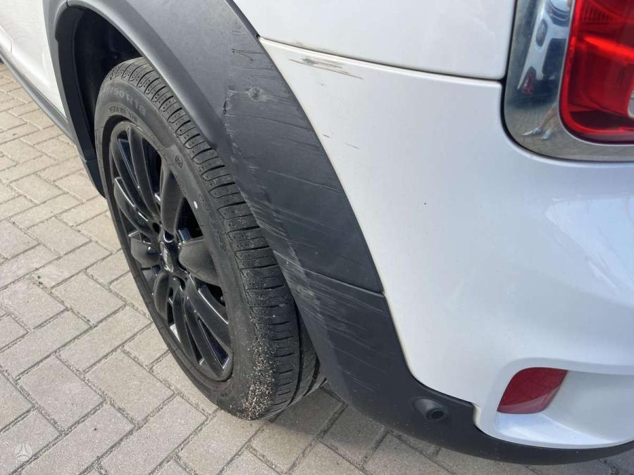 White MINI Countryman 2018 in Taurage, with an engine capacity of 2.00 L and mileage of 300 thousand km for 7600 €, photo 11 on AUTOMOTO.COM.LV