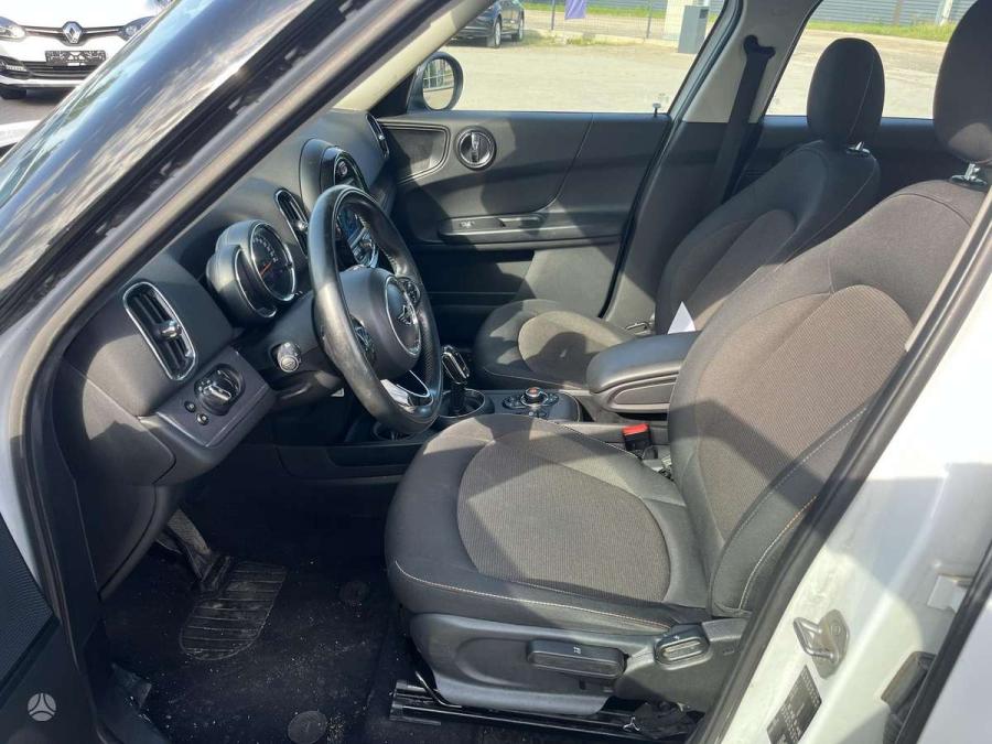 White MINI Countryman 2018 in Taurage, with an engine capacity of 2.00 L and mileage of 300 thousand km for 7600 €, photo 20 on AUTOMOTO.COM.LV