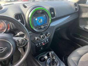 White MINI Countryman 2018 in Taurage, with an engine capacity of 2.00 L and mileage of 300 thousand km for 7600 €, photo 23 on AUTOMOTO.COM.LV