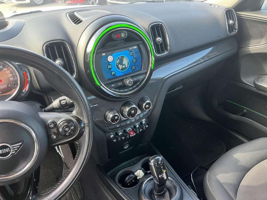 White MINI Countryman 2018 in Taurage, with an engine capacity of 2.00 L and mileage of 300 thousand km for 7600 €, photo 23 on AUTOMOTO.COM.LV