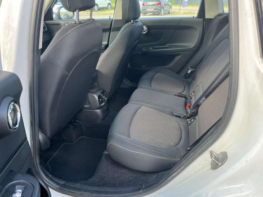 White MINI Countryman 2018 in Taurage, with an engine capacity of 2.00 L and mileage of 300 thousand km for 7600 €, photo 28 on AUTOMOTO.COM.LV