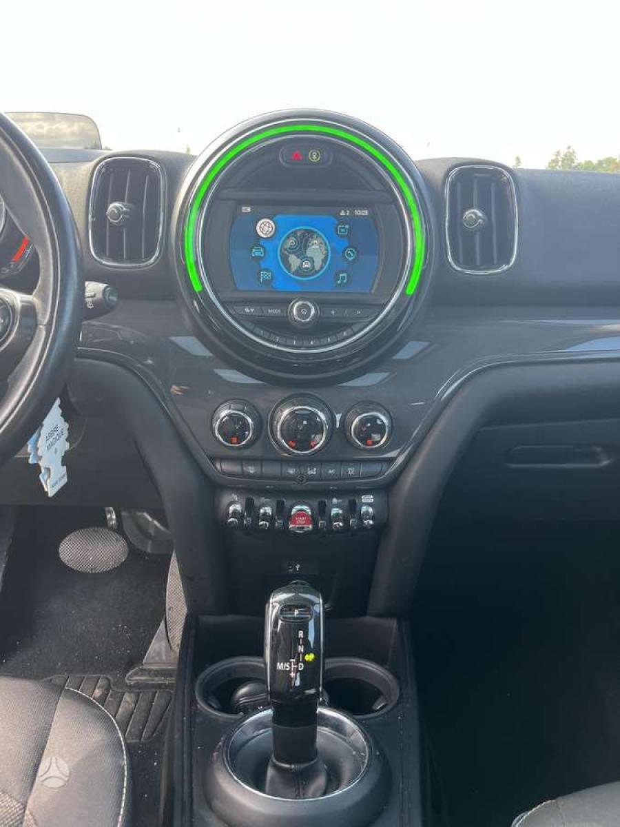 White MINI Countryman 2018 in Taurage, with an engine capacity of 2.00 L and mileage of 300 thousand km for 7600 €, photo 31 on AUTOMOTO.COM.LV