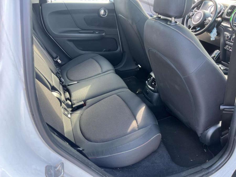 White MINI Countryman 2018 in Taurage, with an engine capacity of 2.00 L and mileage of 300 thousand km for 7600 €, photo 34 on AUTOMOTO.COM.LV