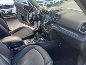 White MINI Countryman 2018 in Taurage, with an engine capacity of 2.00 L and mileage of 300 thousand km for 7600 €, photo 37 on AUTOMOTO.COM.LV