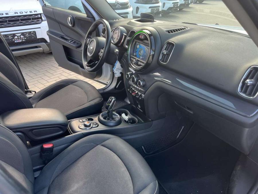 White MINI Countryman 2018 in Taurage, with an engine capacity of 2.00 L and mileage of 300 thousand km for 7600 €, photo 37 on AUTOMOTO.COM.LV