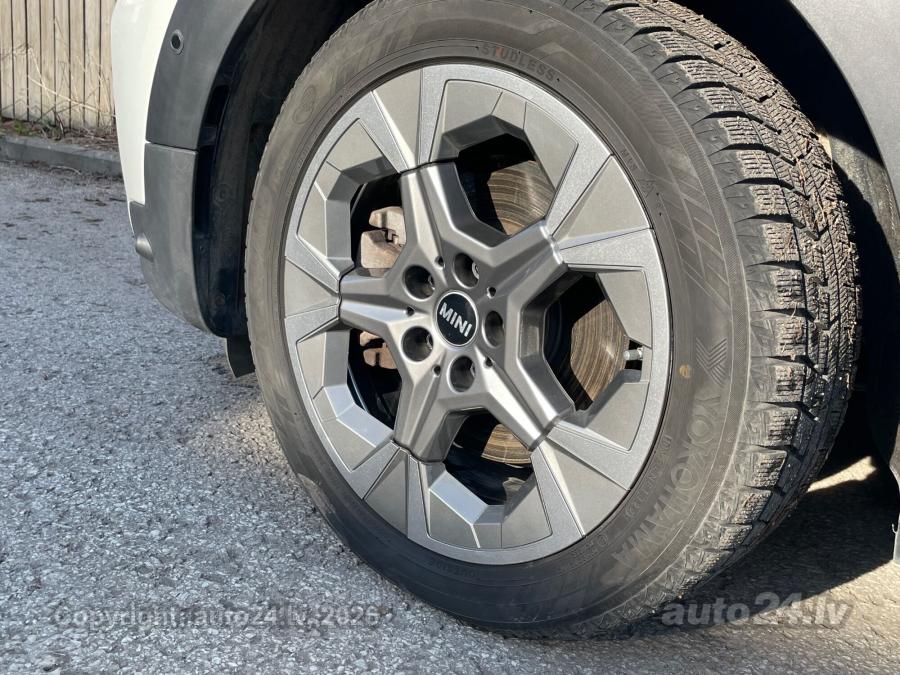 White MINI Countryman 2021 in Tallinn, with an engine capacity of 1.50 L and mileage of 48 thousand km for 28400 €, photo 13 on AUTOMOTO.COM.LV