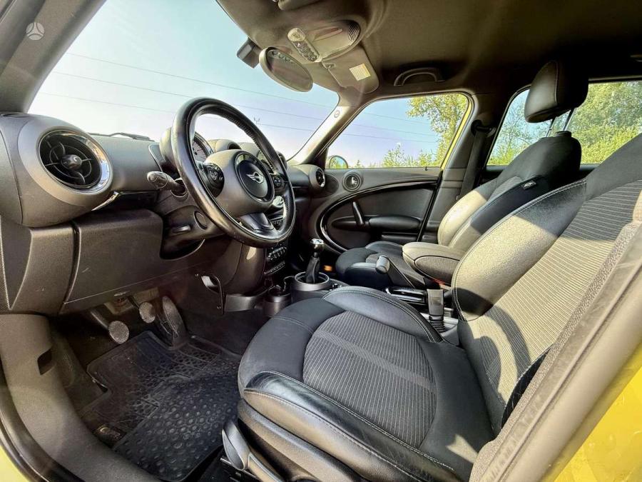 Yellow MINI Countryman 2012 in Marijampole, with an engine capacity of 1.60 L and mileage of 233 thousand km for 4400 €, photo 17 on AUTOMOTO.COM.LV