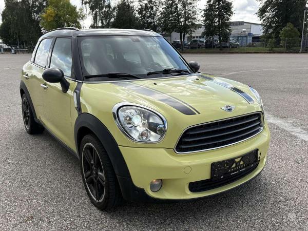 Yellow MINI Countryman 2012 in Marijampole, with an engine capacity of 1.60 L and mileage of 233 thousand km for 3800 €, photo 1 on AUTOMOTO.COM.LV