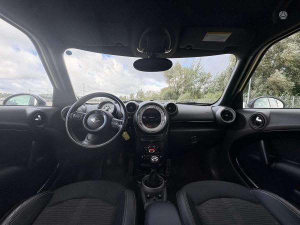 Yellow MINI Countryman 2012 in Marijampole, with an engine capacity of 1.60 L and mileage of 233 thousand km for 3800 €, photo 11 on AUTOMOTO.COM.LV