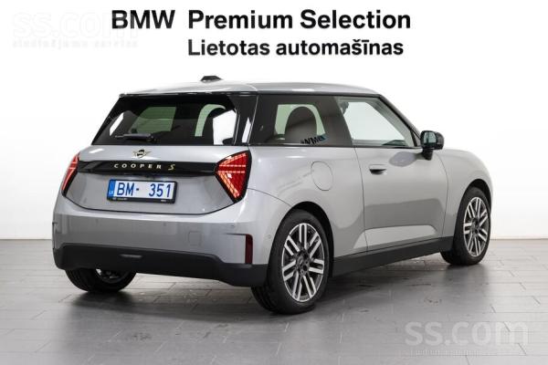 Pelēks MINI Hatch 2025 Rīga, ar dzinēja tilpumu 0.00 L un nobraukumu 4 tūkst. km par 35500 €, foto 3 vietnē AUTOMOTO.COM.LV