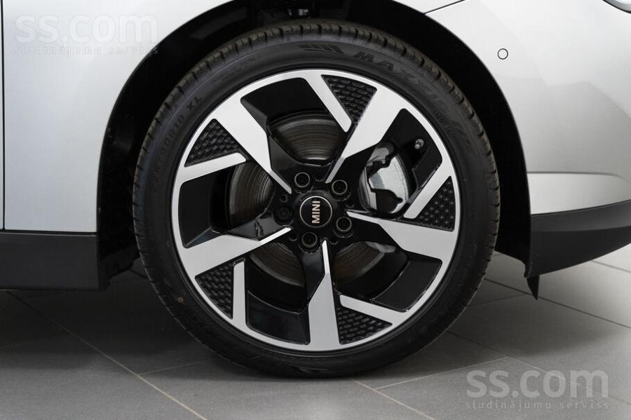 Pelēks MINI Hatch 2026 Rīga, ar dzinēja tilpumu 1.50 L un nobraukumu 17 tūkst. km par 40900 €, foto 7 vietnē AUTOMOTO.COM.LV