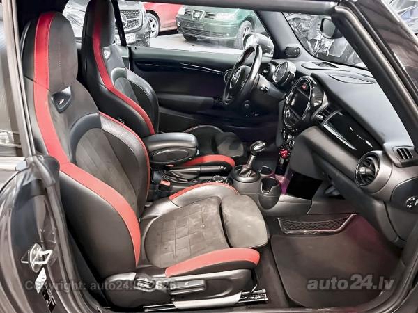 Pelēks MINI John Cooper Works 2018 Tallina, ar dzinēja tilpumu 2.00 L un nobraukumu 96 tūkst. km par 23800 €, foto 7 vietnē AUTOMOTO.COM.LV