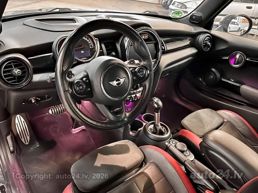 Pelēks MINI John Cooper Works 2018 Tallina, ar dzinēja tilpumu 2.00 L un nobraukumu 96 tūkst. km par 23800 €, foto 9 vietnē AUTOMOTO.COM.LV