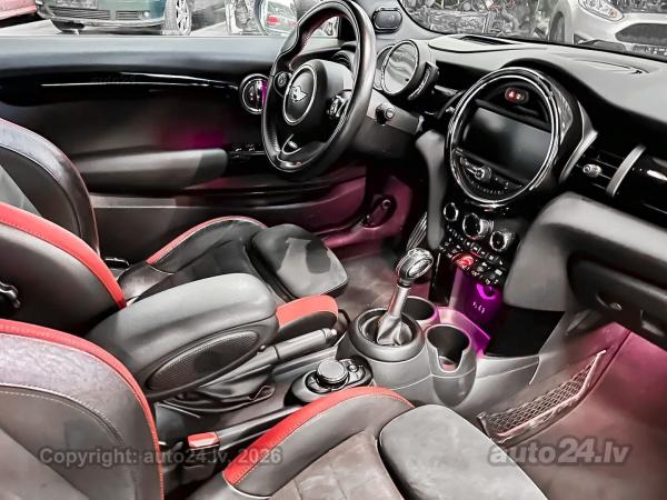 Pelēks MINI John Cooper Works 2018 Tallina, ar dzinēja tilpumu 2.00 L un nobraukumu 96 tūkst. km par 23800 €, foto 9 vietnē AUTOMOTO.COM.LV