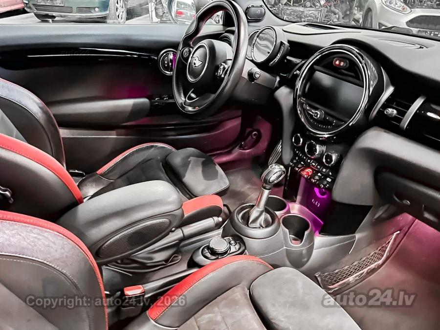 Pelēks MINI John Cooper Works 2018 Tallina, ar dzinēja tilpumu 2.00 L un nobraukumu 96 tūkst. km par 23800 €, foto 10 vietnē AUTOMOTO.COM.LV