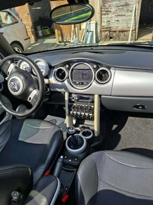 Black MINI One 2007 in Kelme, with an engine capacity of 1.60 L and mileage of 195 thousand km for 4200 €, photo 5 on AUTOMOTO.COM.LV