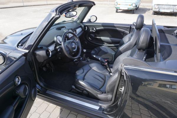 Melns MINI One 2011 Kvietiniai, ar dzinēja tilpumu 1.60 L un nobraukumu 181 tūkst. km par 3700 €, foto 8 vietnē AUTOMOTO.COM.LV