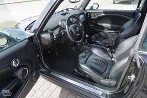 Melns MINI One 2011 Kvietiniai, ar dzinēja tilpumu 1.60 L un nobraukumu 181 tūkst. km par 3700 €, foto 14 vietnē AUTOMOTO.COM.LV
