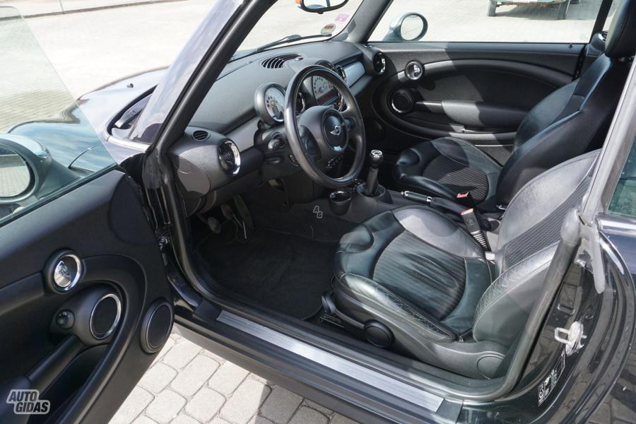 Melns MINI One 2011 Kvietiniai, ar dzinēja tilpumu 1.60 L un nobraukumu 181 tūkst. km par 3700 €, foto 14 vietnē AUTOMOTO.COM.LV