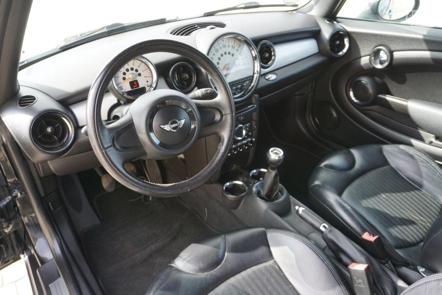 Melns MINI One 2011 Kvietiniai, ar dzinēja tilpumu 1.60 L un nobraukumu 181 tūkst. km par 3700 €, foto 16 vietnē AUTOMOTO.COM.LV