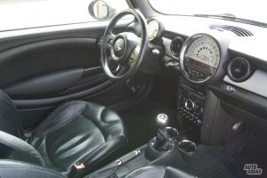 Melns MINI One 2011 Kvietiniai, ar dzinēja tilpumu 1.60 L un nobraukumu 181 tūkst. km par 3700 €, foto 17 vietnē AUTOMOTO.COM.LV