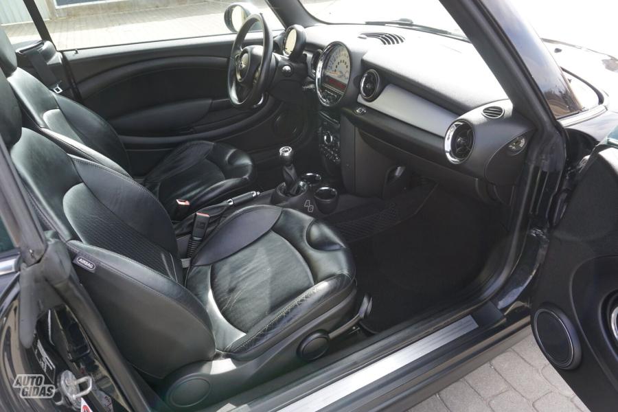 Melns MINI One 2011 Kvietiniai, ar dzinēja tilpumu 1.60 L un nobraukumu 181 tūkst. km par 3700 €, foto 18 vietnē AUTOMOTO.COM.LV