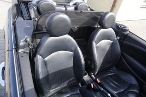 Melns MINI One 2011 Kvietiniai, ar dzinēja tilpumu 1.60 L un nobraukumu 181 tūkst. km par 3700 €, foto 23 vietnē AUTOMOTO.COM.LV