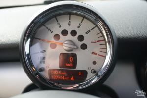 Melns MINI One 2011 Kvietiniai, ar dzinēja tilpumu 1.60 L un nobraukumu 181 tūkst. km par 3700 €, foto 27 vietnē AUTOMOTO.COM.LV