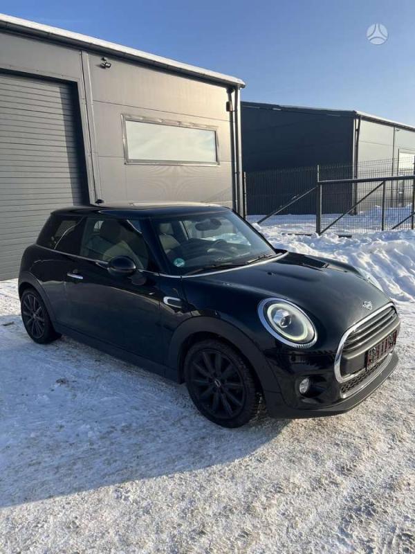 Black MINI One 2018 in Kaunas, with an engine capacity of 1.50 L and mileage of 75 thousand km for 8800 €, photo 6 on AUTOMOTO.COM.LV