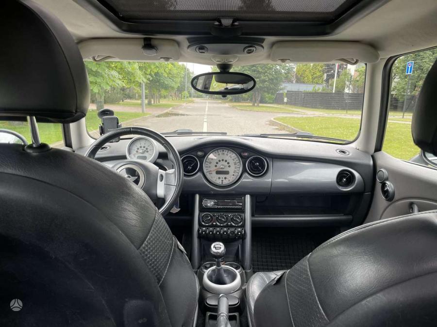 Melns MINI One 2005 Viļņa, ar dzinēja tilpumu 1.40 L un nobraukumu 292 tūkst. km par 1500 €, foto 7 vietnē AUTOMOTO.COM.LV