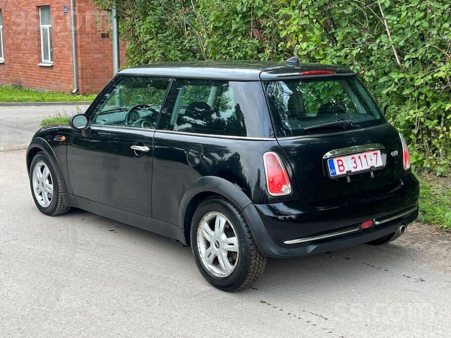 Black MINI One 2005 in Riga, with an engine capacity of 1.60 L and mileage of 0 thousand km for 1999 €, photo 4 on AUTOMOTO.COM.LV