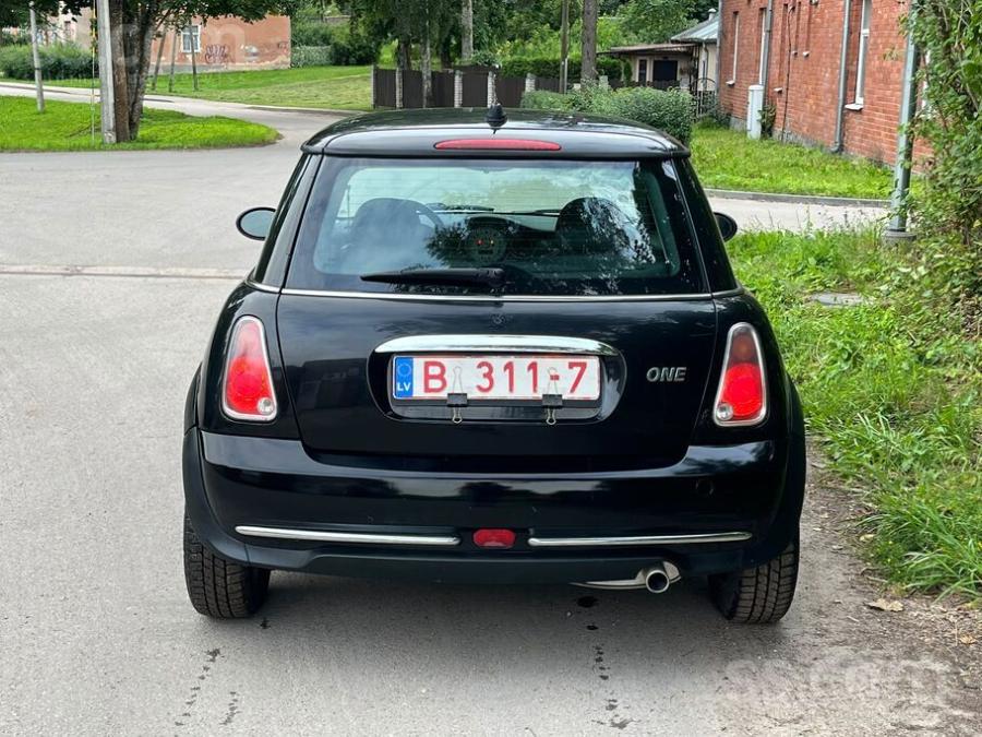 Black MINI One 2005 in Riga, with an engine capacity of 1.60 L and mileage of 0 thousand km for 1999 €, photo 5 on AUTOMOTO.COM.LV