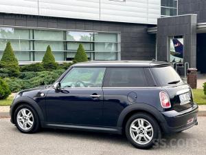 Black MINI One 2013 in Riga, with an engine capacity of 1.60 L and mileage of 252 thousand km for 3790 €, photo 5 on AUTOMOTO.COM.LV