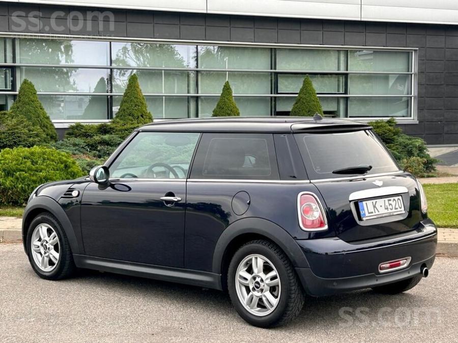 Black MINI One 2013 in Riga, with an engine capacity of 1.60 L and mileage of 252 thousand km for 3790 €, photo 6 on AUTOMOTO.COM.LV