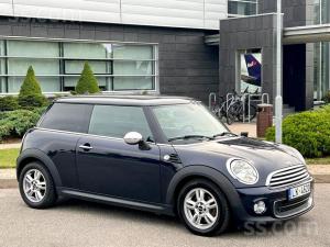 Black MINI One 2013 in Riga, with an engine capacity of 1.60 L and mileage of 252 thousand km for 3790 €, photo 9 on AUTOMOTO.COM.LV