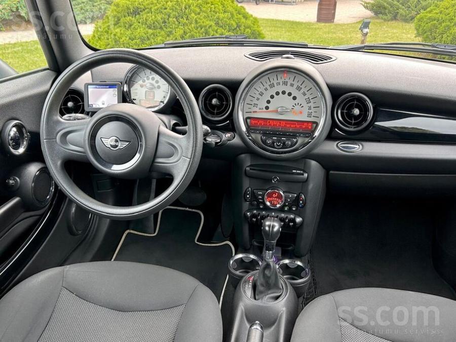 Black MINI One 2013 in Riga, with an engine capacity of 1.60 L and mileage of 252 thousand km for 3790 €, photo 15 on AUTOMOTO.COM.LV